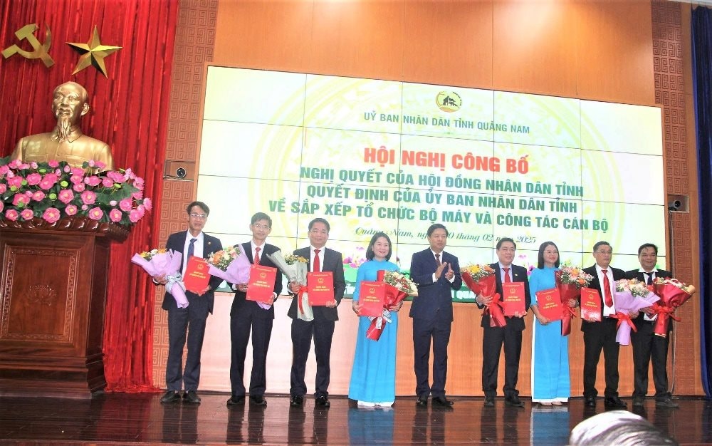 O Sr. Bui Ngoc Anh foi nomeado Diretor do Departamento de Agricultura e Meio Ambiente da ...